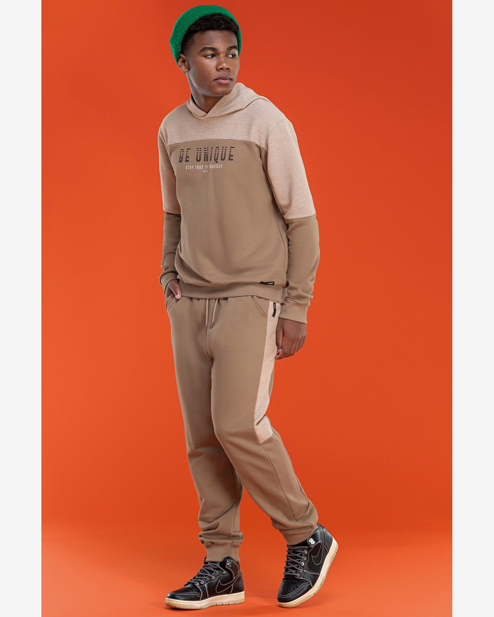 Riachuelo | Blusão Juvenil Menino Moletom Unique Elian Beats Marrom Claro