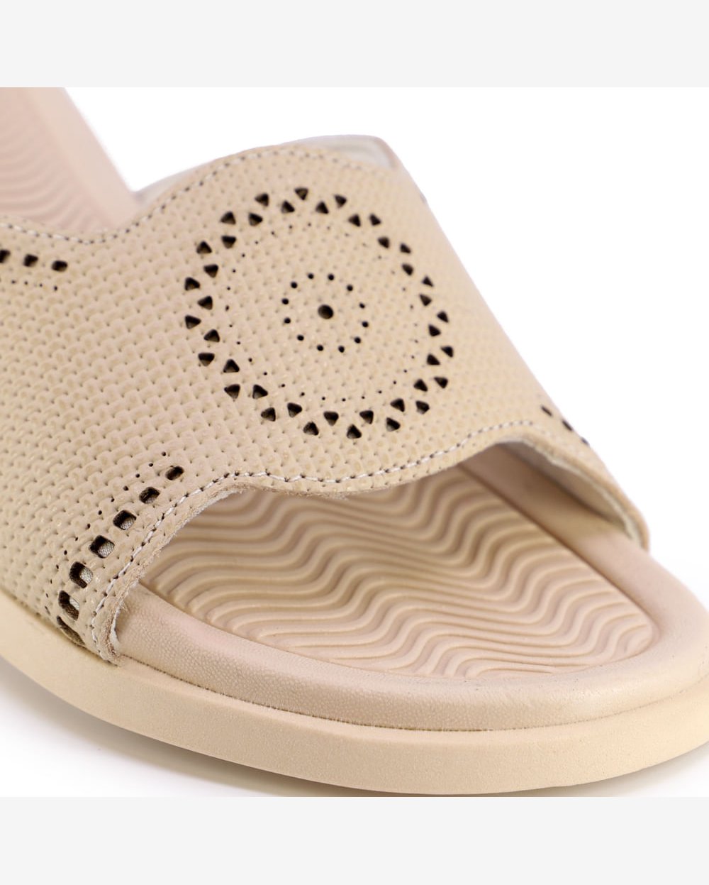 Riachuelo | Slide Bege Rasteiro Couro Detalhe Laser