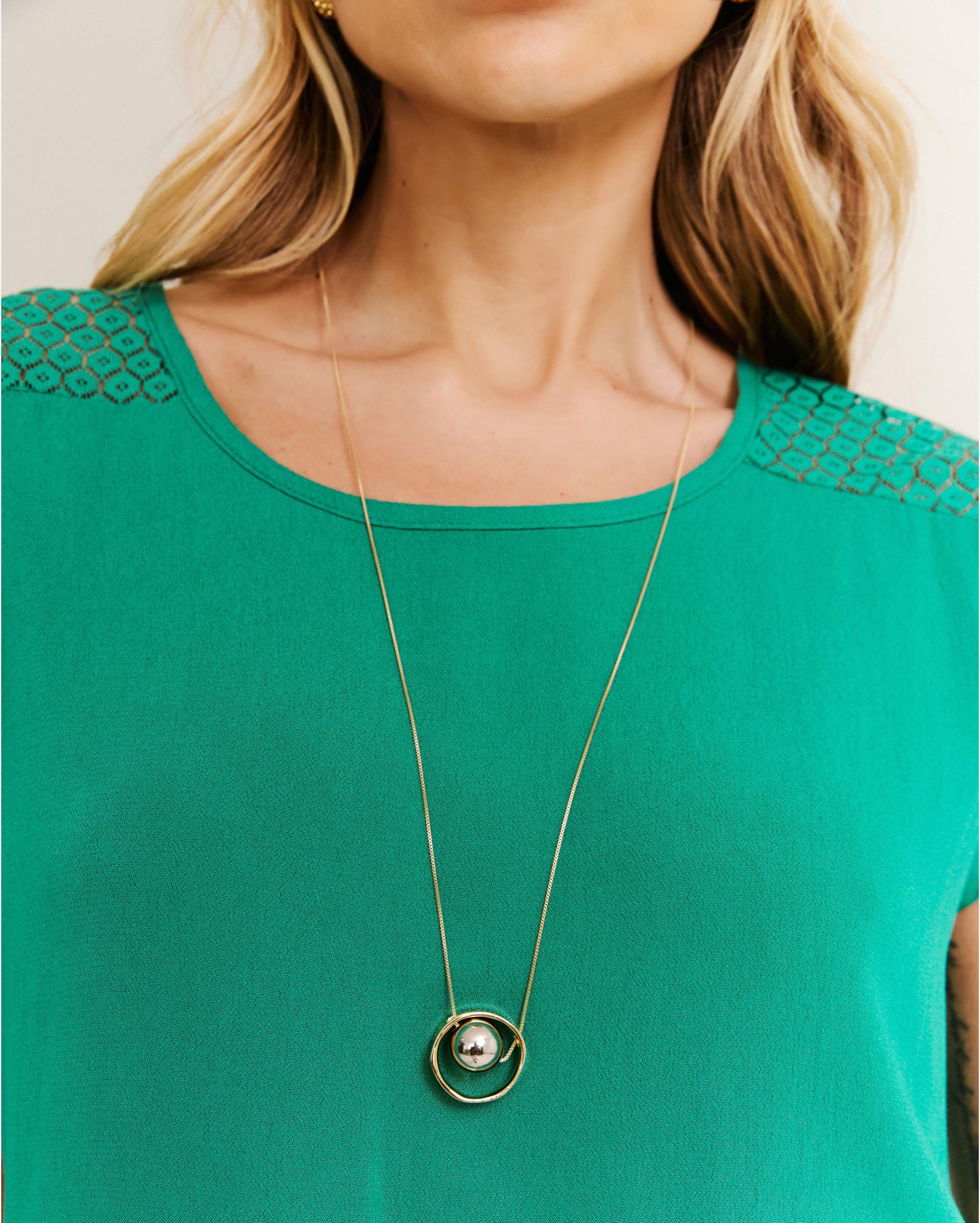 Riachuelo | Colar Pingente Argola e Bola - Dourado