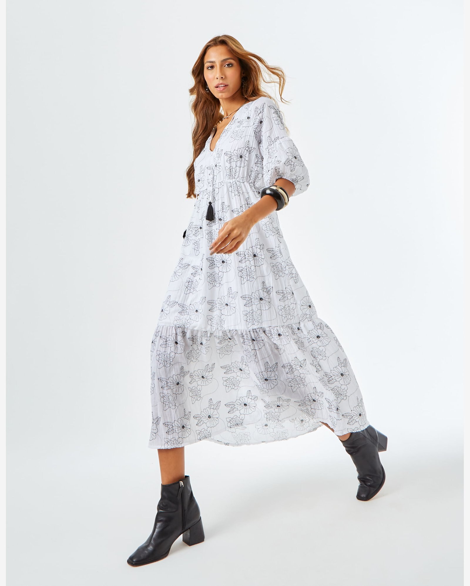 Riachuelo | Vestido Anarruga Bordado Flower - Preto