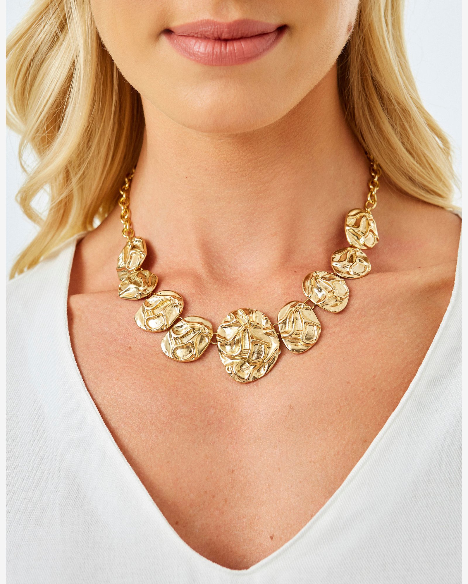 Riachuelo | Colar Metal Martelado - Dourado